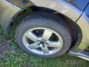 Melns Mitsubishi Outlander 2005 Dobele, ar dzinēja tilpumu 2.40 L un nobraukumu 220 tūkst. km par 800 €, foto 4 vietnē AUTOMOTO.COM.LV