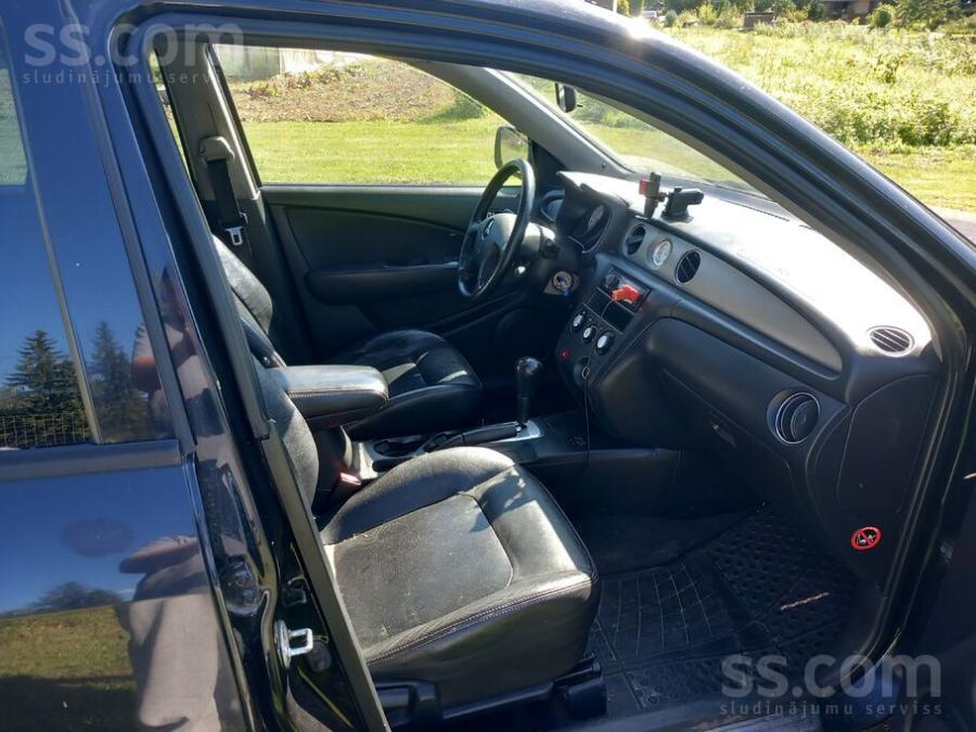 Melns Mitsubishi Outlander 2005 Dobele, ar dzinēja tilpumu 2.40 L un nobraukumu 220 tūkst. km par 800 €, foto 8 vietnē AUTOMOTO.COM.LV