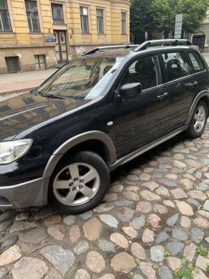 Black Mitsubishi Outlander 2005 in Riga, with an engine capacity of 2.00 L and mileage of 0 thousand km for 900 €, photo  on AUTOMOTO.COM.LV