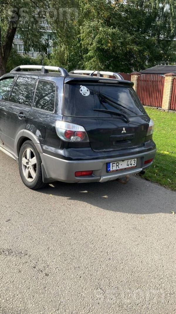 Melns Mitsubishi Outlander 2005 Rīga, ar dzinēja tilpumu 2.00 L un nobraukumu 0 tūkst. km par 900 €, foto 3 vietnē AUTOMOTO.COM.LV