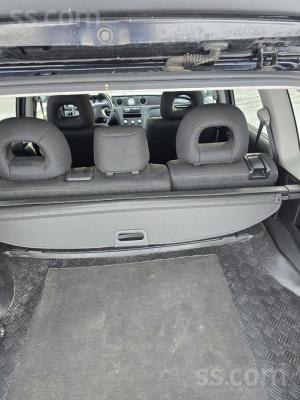 Black Mitsubishi Outlander 2006 in Riga, with an engine capacity of 2.40 L and mileage of 216 thousand km for 2500 €, photo 8 on AUTOMOTO.COM.LV