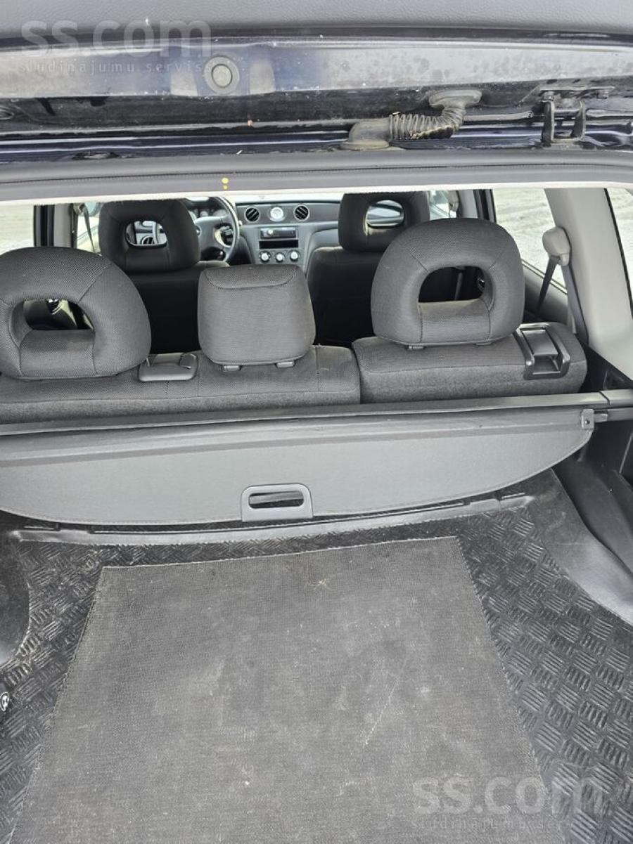 Black Mitsubishi Outlander 2006 in Riga, with an engine capacity of 2.40 L and mileage of 216 thousand km for 2500 €, photo 8 on AUTOMOTO.COM.LV