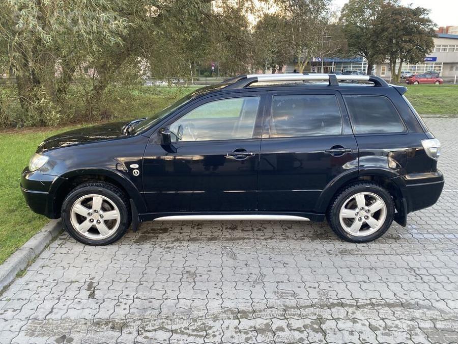 Melns Mitsubishi Outlander 2006 Liepāja, ar dzinēja tilpumu 2.40 L un nobraukumu 279 tūkst. km par 2000 €, foto 1 vietnē AUTOMOTO.COM.LV
