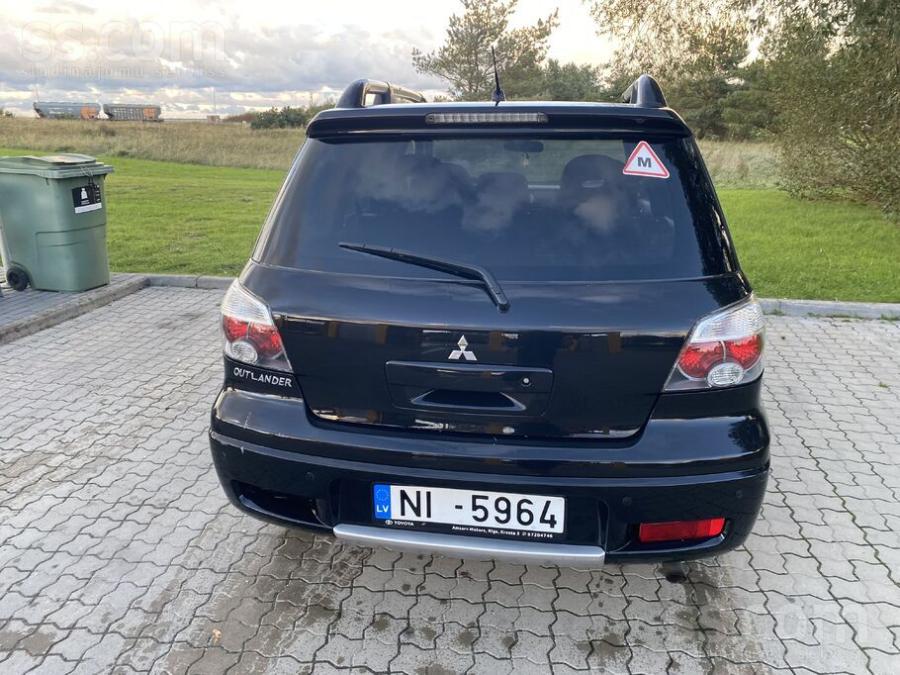 Melns Mitsubishi Outlander 2006 Liepāja, ar dzinēja tilpumu 2.40 L un nobraukumu 279 tūkst. km par 2000 €, foto 7 vietnē AUTOMOTO.COM.LV