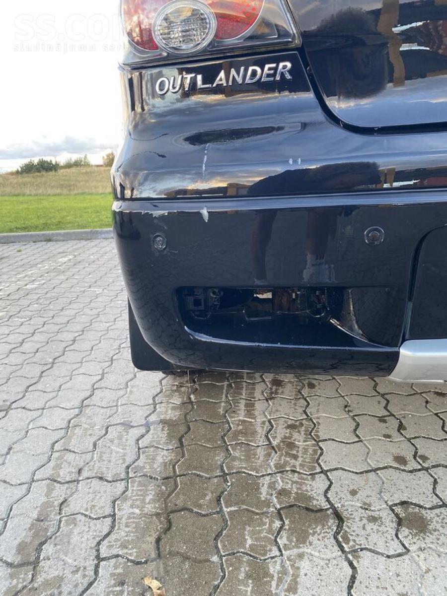 Melns Mitsubishi Outlander 2006 Liepāja, ar dzinēja tilpumu 2.40 L un nobraukumu 279 tūkst. km par 2000 €, foto 8 vietnē AUTOMOTO.COM.LV