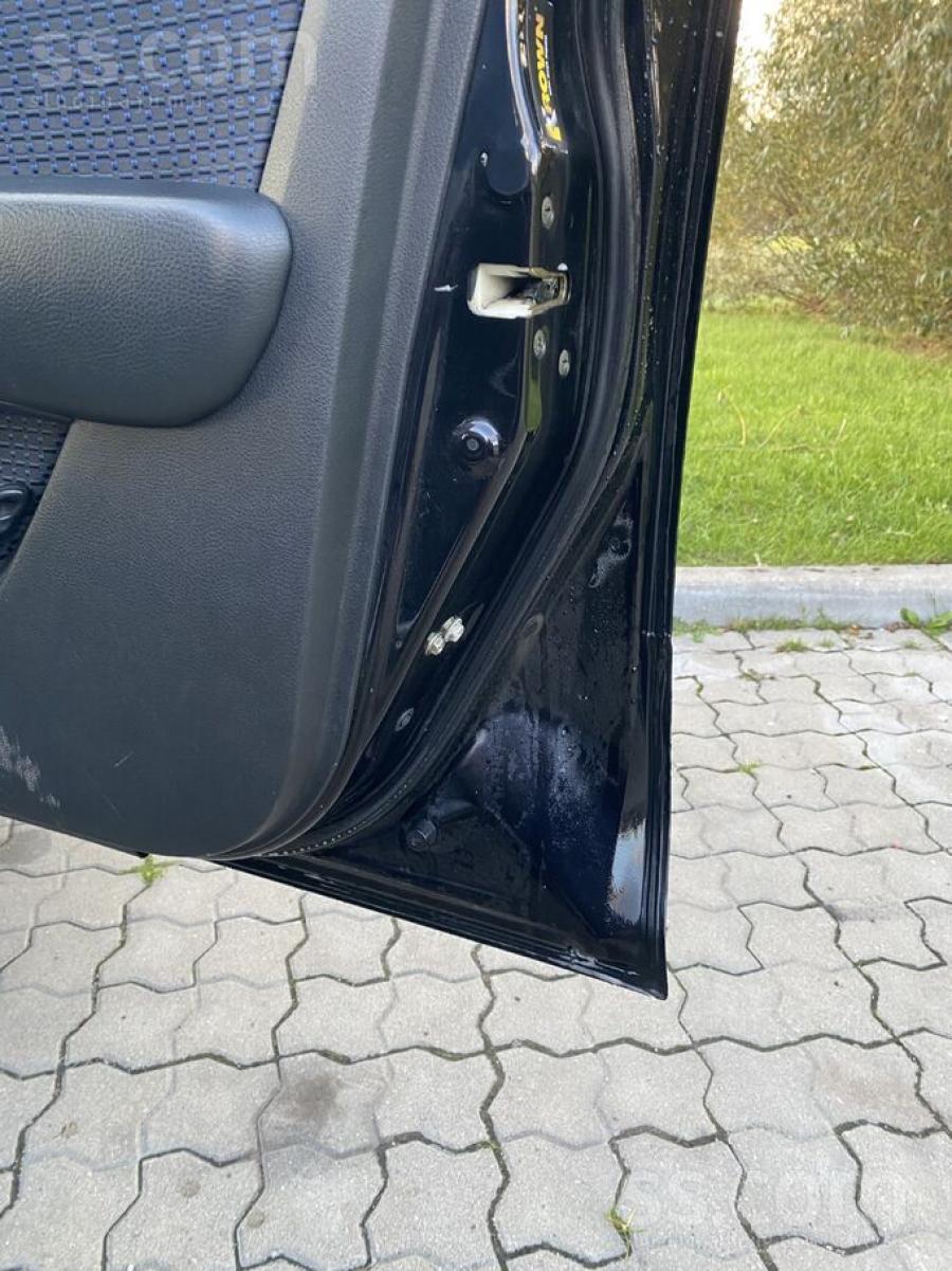 Melns Mitsubishi Outlander 2006 Liepāja, ar dzinēja tilpumu 2.40 L un nobraukumu 279 tūkst. km par 2000 €, foto 12 vietnē AUTOMOTO.COM.LV