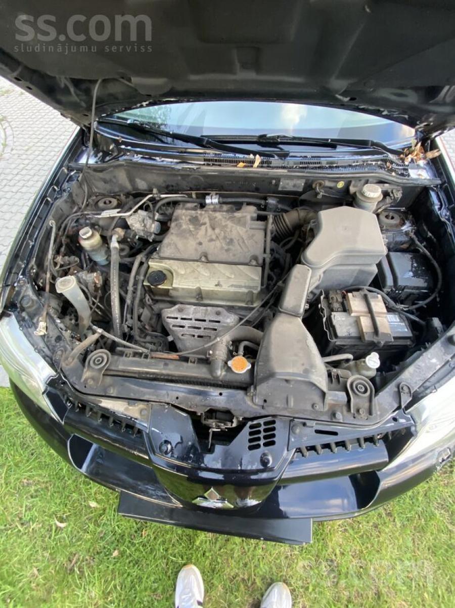 Melns Mitsubishi Outlander 2006 Liepāja, ar dzinēja tilpumu 2.40 L un nobraukumu 279 tūkst. km par 2000 €, foto 18 vietnē AUTOMOTO.COM.LV