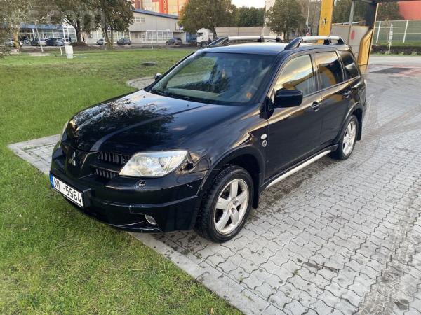 Black Mitsubishi Outlander 2006 in Liepaja, with an engine capacity of 2.40 L and mileage of 279 thousand km for 2000 €, photo 3 on AUTOMOTO.COM.LV