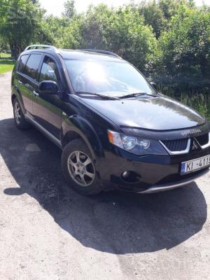 Black Mitsubishi Outlander 2007 in Ogre, with an engine capacity of 2.00 L and mileage of 265 thousand km for 4000 €, photo 1 on AUTOMOTO.COM.LV