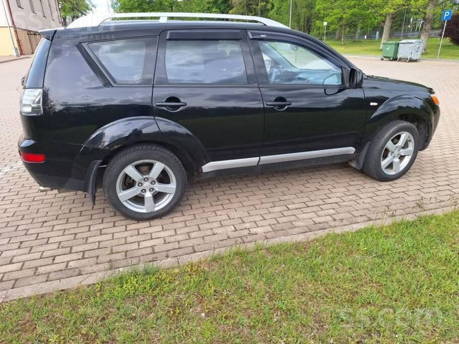 Melns Mitsubishi Outlander 2007 Valmiera, ar dzinēja tilpumu 2.00 L un nobraukumu 349 tūkst. km par 4000 €, foto 3 vietnē AUTOMOTO.COM.LV