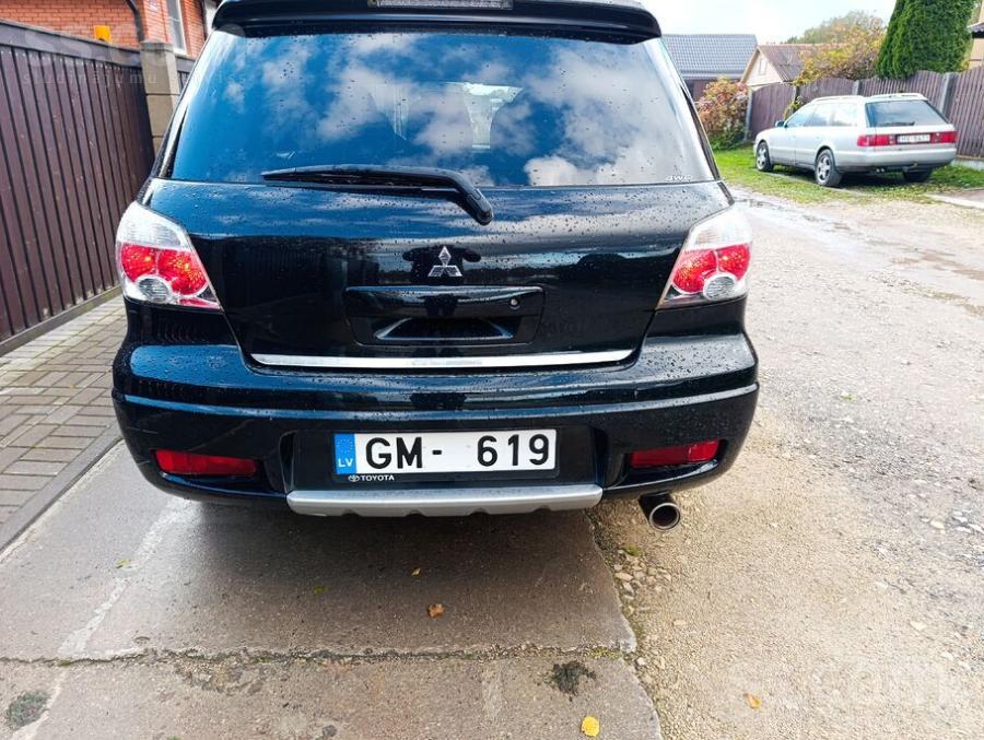Melns Mitsubishi Outlander 2007 Rīga, ar dzinēja tilpumu 2.40 L un nobraukumu 192 tūkst. km par 2500 €, foto 3 vietnē AUTOMOTO.COM.LV