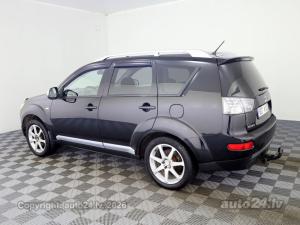 Melns Mitsubishi Outlander 2007 Tallina, ar dzinēja tilpumu 2.40 L un nobraukumu 305 tūkst. km par 2499 €, foto 4 vietnē AUTOMOTO.COM.LV
