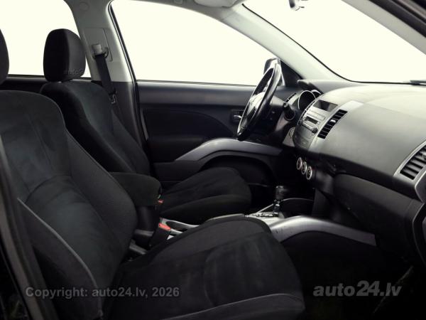 Black Mitsubishi Outlander 2007 in Tallinn, with an engine capacity of 2.40 L and mileage of 305 thousand km for 2499 €, photo 6 on AUTOMOTO.COM.LV