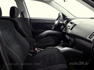 Melns Mitsubishi Outlander 2007 Tallina, ar dzinēja tilpumu 2.40 L un nobraukumu 305 tūkst. km par 2499 €, foto 6 vietnē AUTOMOTO.COM.LV