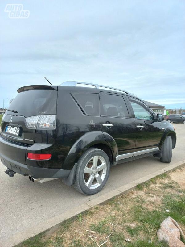 Melns Mitsubishi Outlander 2007 Radviliškis, ar dzinēja tilpumu 2.00 L un nobraukumu 265 tūkst. km par 3000 €, foto 4 vietnē AUTOMOTO.COM.LV