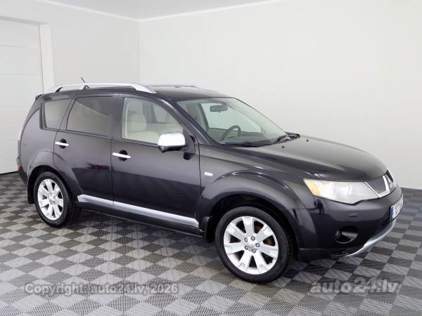 Melns Mitsubishi Outlander 2007 Tallina, ar dzinēja tilpumu 2.00 L un nobraukumu 266 tūkst. km par 1999 €, foto 1 vietnē AUTOMOTO.COM.LV