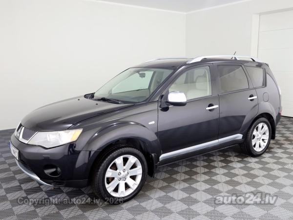Melns Mitsubishi Outlander 2007 Tallina, ar dzinēja tilpumu 2.00 L un nobraukumu 266 tūkst. km par 1999 €, foto 2 vietnē AUTOMOTO.COM.LV