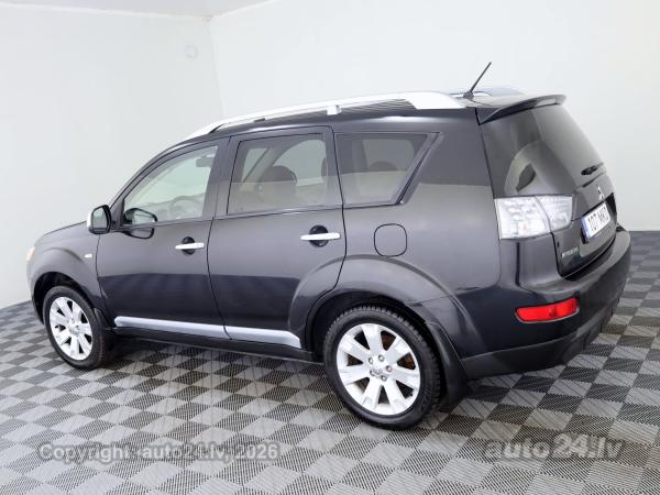 Melns Mitsubishi Outlander 2007 Tallina, ar dzinēja tilpumu 2.00 L un nobraukumu 266 tūkst. km par 1999 €, foto 4 vietnē AUTOMOTO.COM.LV
