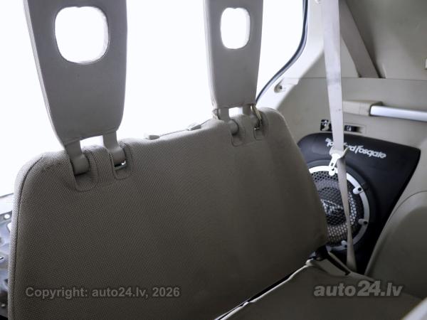 Melns Mitsubishi Outlander 2007 Tallina, ar dzinēja tilpumu 2.00 L un nobraukumu 266 tūkst. km par 1999 €, foto 8 vietnē AUTOMOTO.COM.LV
