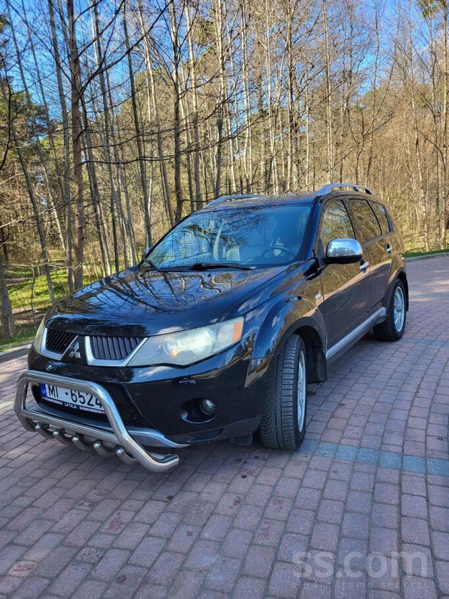 Black Mitsubishi Outlander 2007 in Ventspils, with an engine capacity of 2.00 L and mileage of 391 thousand km for 3200 €, photo 6 on AUTOMOTO.COM.LV