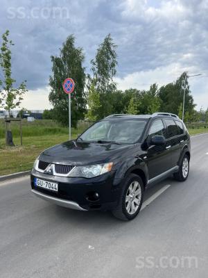 Melns Mitsubishi Outlander 2007 Rīga, ar dzinēja tilpumu 2.40 L un nobraukumu 262 tūkst. km par 2790 €, foto  vietnē AUTOMOTO.COM.LV