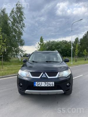 Black Mitsubishi Outlander 2007 in Riga, with an engine capacity of 2.40 L and mileage of 262 thousand km for 2790 €, photo 3 on AUTOMOTO.COM.LV