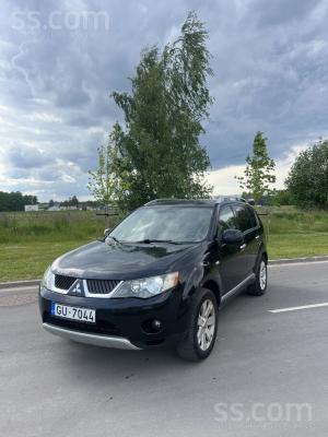 Black Mitsubishi Outlander 2007 in Riga, with an engine capacity of 2.40 L and mileage of 262 thousand km for 2790 €, photo 4 on AUTOMOTO.COM.LV