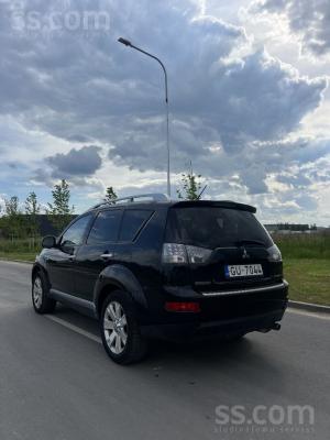 Black Mitsubishi Outlander 2007 in Riga, with an engine capacity of 2.40 L and mileage of 262 thousand km for 2790 €, photo 5 on AUTOMOTO.COM.LV