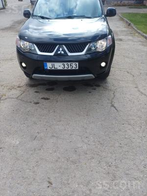 Melns Mitsubishi Outlander 2007 Jēkabpils, ar dzinēja tilpumu 2.00 L un nobraukumu 330 tūkst. km par 3100 €, foto  vietnē AUTOMOTO.COM.LV