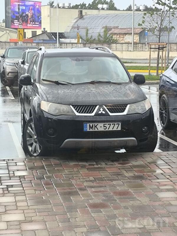 Melns Mitsubishi Outlander 2007 Rīga, ar dzinēja tilpumu 2.40 L un nobraukumu 219 tūkst. km par 3100 €, foto 1 vietnē AUTOMOTO.COM.LV