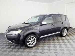 Black Mitsubishi Outlander 2007 in Tallinn, with an engine capacity of 2.40 L and mileage of 305 thousand km for 2099 €, photo 3 on AUTOMOTO.COM.LV