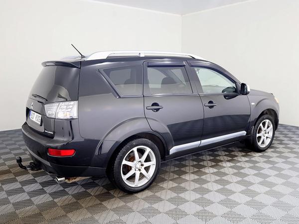Black Mitsubishi Outlander 2007 in Tallinn, with an engine capacity of 2.40 L and mileage of 305 thousand km for 2099 €, photo 3 on AUTOMOTO.COM.LV