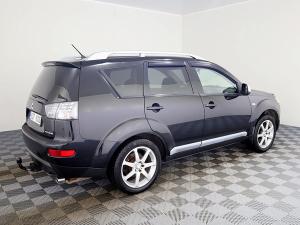 Black Mitsubishi Outlander 2007 in Tallinn, with an engine capacity of 2.40 L and mileage of 305 thousand km for 2099 €, photo 4 on AUTOMOTO.COM.LV