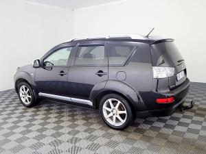 Black Mitsubishi Outlander 2007 in Tallinn, with an engine capacity of 2.40 L and mileage of 305 thousand km for 2099 €, photo 5 on AUTOMOTO.COM.LV