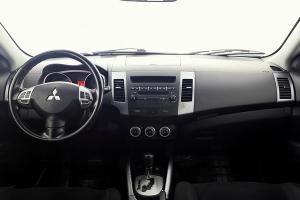 Black Mitsubishi Outlander 2007 in Tallinn, with an engine capacity of 2.40 L and mileage of 305 thousand km for 2099 €, photo 6 on AUTOMOTO.COM.LV