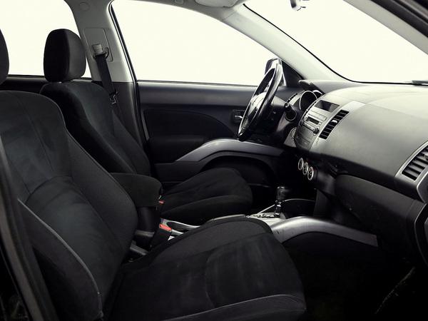 Black Mitsubishi Outlander 2007 in Tallinn, with an engine capacity of 2.40 L and mileage of 305 thousand km for 2099 €, photo 6 on AUTOMOTO.COM.LV