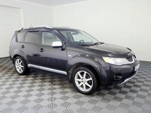 Black Mitsubishi Outlander 2007 in Tallinn, with an engine capacity of 2.40 L and mileage of 305 thousand km for 2099 €, photo 10 on AUTOMOTO.COM.LV
