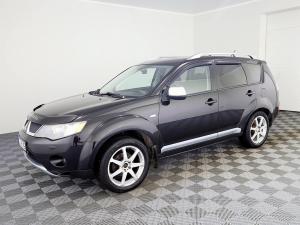 Black Mitsubishi Outlander 2007 in Tallinn, with an engine capacity of 2.40 L and mileage of 305 thousand km for 2099 €, photo 11 on AUTOMOTO.COM.LV