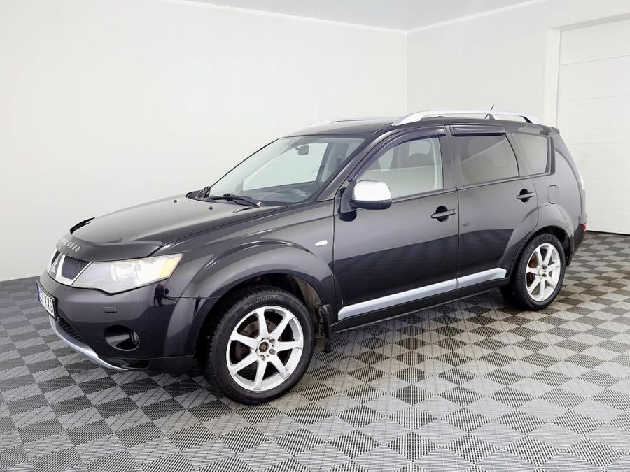 Black Mitsubishi Outlander 2007 in Tallinn, with an engine capacity of 2.40 L and mileage of 305 thousand km for 2099 €, photo 11 on AUTOMOTO.COM.LV