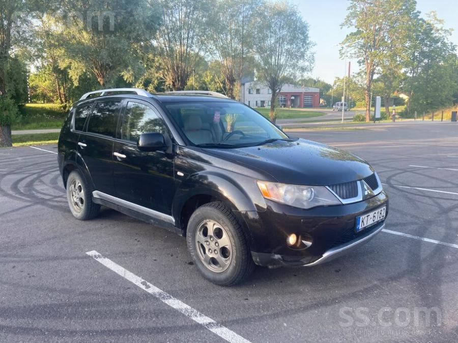 Melns Mitsubishi Outlander 2007 Cēsis, ar dzinēja tilpumu 2.00 L un nobraukumu 304 tūkst. km par 1800 €, foto 1 vietnē AUTOMOTO.COM.LV