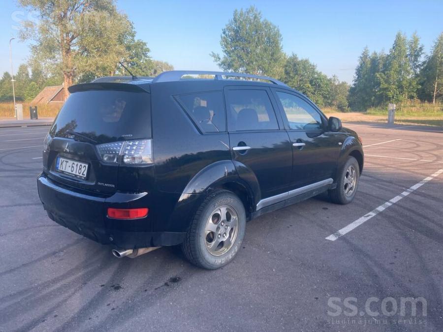 Melns Mitsubishi Outlander 2007 Cēsis, ar dzinēja tilpumu 2.00 L un nobraukumu 304 tūkst. km par 1800 €, foto 5 vietnē AUTOMOTO.COM.LV