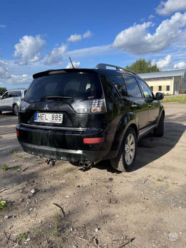 Melns Mitsubishi Outlander 2007 Šalčininkai, ar dzinēja tilpumu 1.97 L un nobraukumu 320 tūkst. km par 3300 €, foto 3 vietnē AUTOMOTO.COM.LV