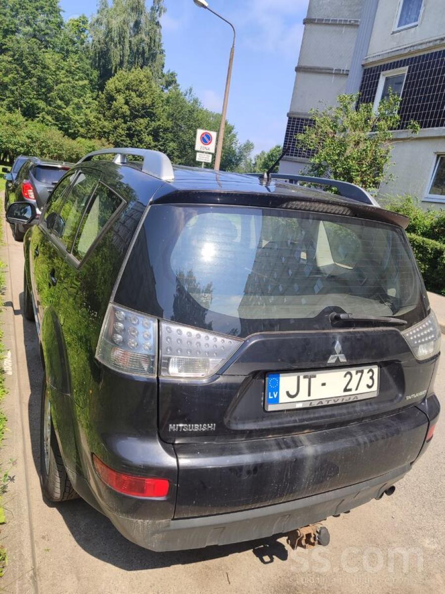Melns Mitsubishi Outlander 2007 Rīga, ar dzinēja tilpumu 2.00 L un nobraukumu 386 tūkst. km par 2200 €, foto 3 vietnē AUTOMOTO.COM.LV