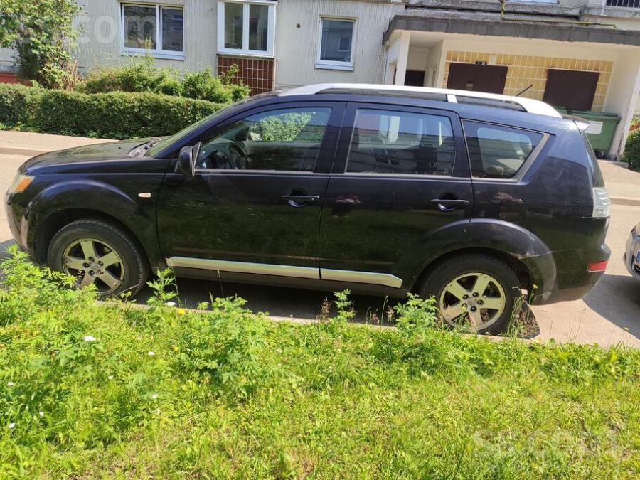 Melns Mitsubishi Outlander 2007 Rīga, ar dzinēja tilpumu 2.00 L un nobraukumu 386 tūkst. km par 2200 €, foto 4 vietnē AUTOMOTO.COM.LV