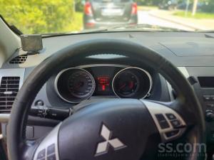 Melns Mitsubishi Outlander 2007 Rīga, ar dzinēja tilpumu 2.00 L un nobraukumu 386 tūkst. km par 2200 €, foto 5 vietnē AUTOMOTO.COM.LV
