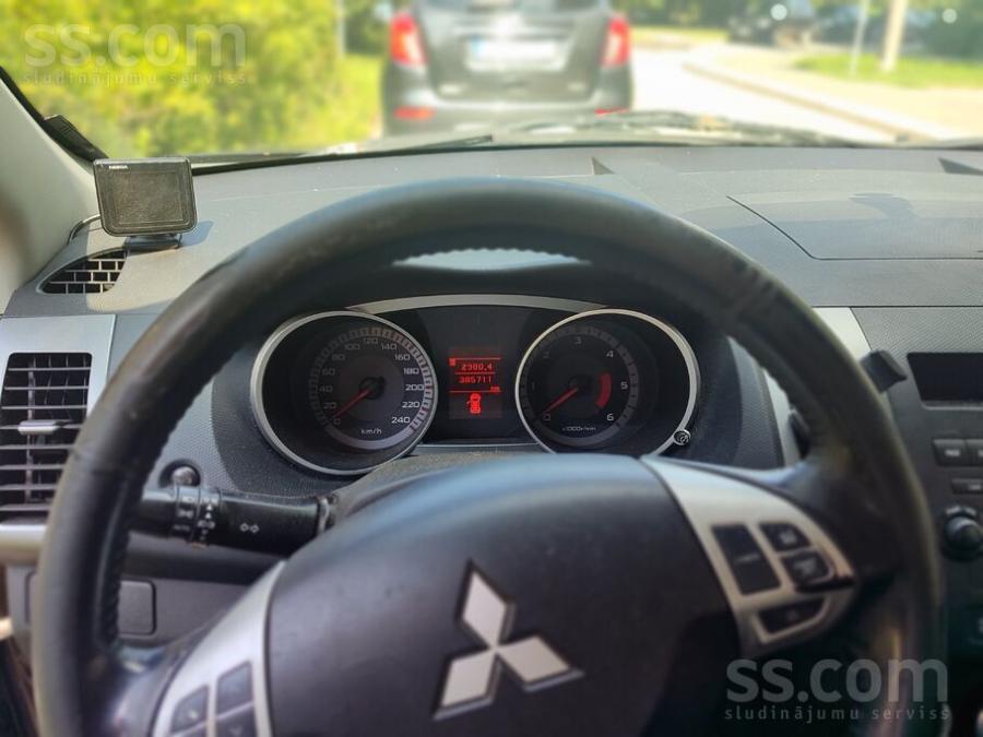 Melns Mitsubishi Outlander 2007 Rīga, ar dzinēja tilpumu 2.00 L un nobraukumu 386 tūkst. km par 2200 €, foto 5 vietnē AUTOMOTO.COM.LV
