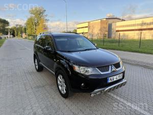 Black Mitsubishi Outlander 2007 in Jekabpils, with an engine capacity of 2.00 L and mileage of 322 thousand km for 2500 €, photo  on AUTOMOTO.COM.LV