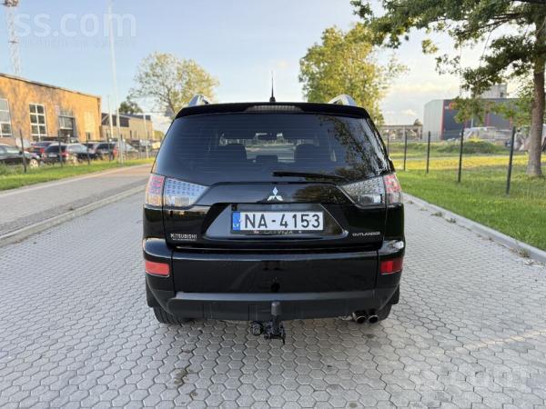 Melns Mitsubishi Outlander 2007 Jēkabpils, ar dzinēja tilpumu 2.00 L un nobraukumu 322 tūkst. km par 2500 €, foto 5 vietnē AUTOMOTO.COM.LV