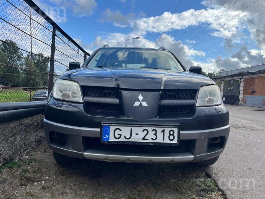 Black Mitsubishi Outlander 2007 in Riga, with an engine capacity of 2.40 L and mileage of 287 thousand km for 1400 €, photo 3 on AUTOMOTO.COM.LV