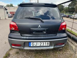 Black Mitsubishi Outlander 2007 in Riga, with an engine capacity of 2.40 L and mileage of 287 thousand km for 1400 €, photo 6 on AUTOMOTO.COM.LV